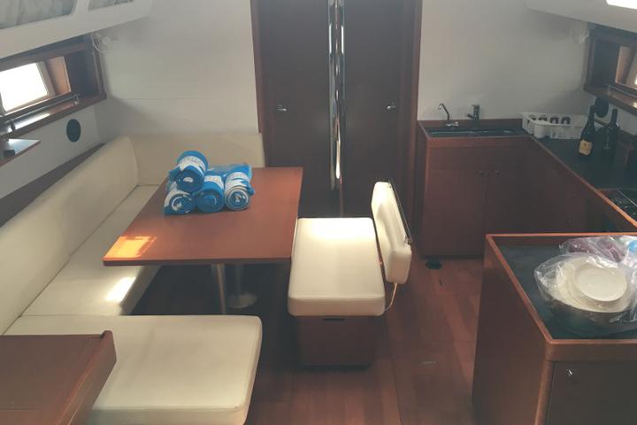 Yacht charter sailing yacht Oceanis 48, Tropea, Italy